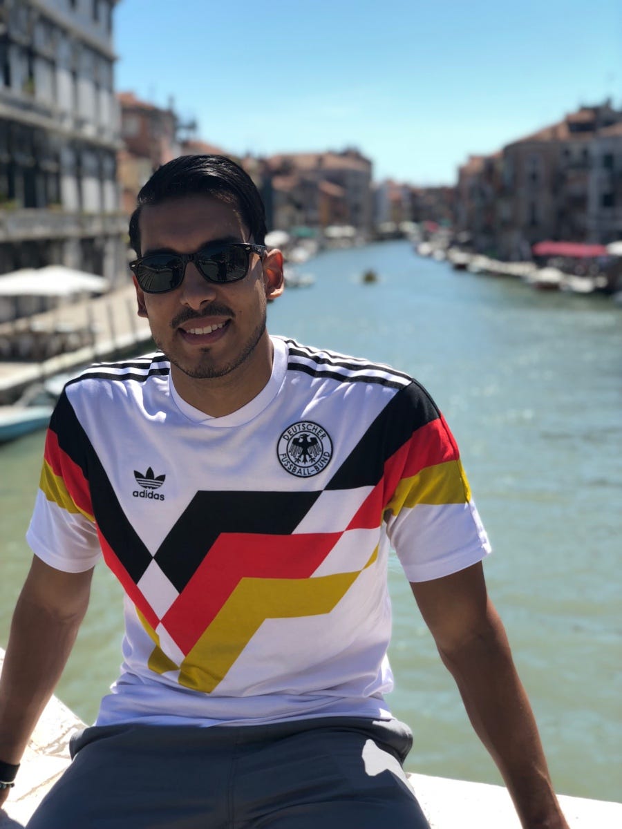 Jonathan Lozano – Medium