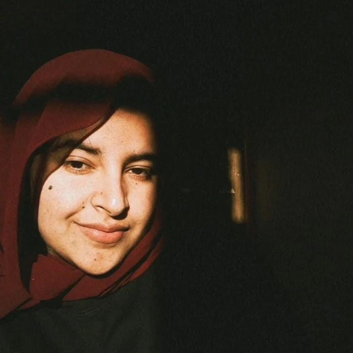 Umaisa Manzoor – Medium
