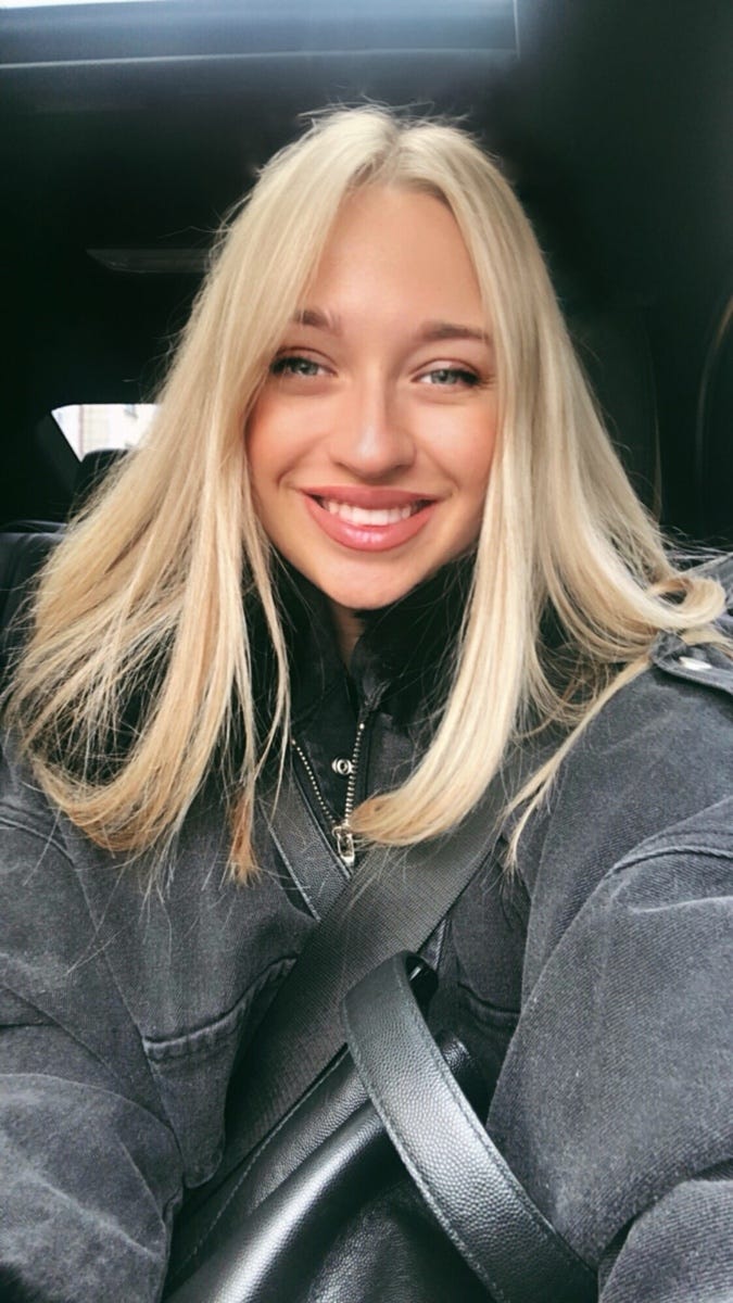 Lena Mavrina – Medium