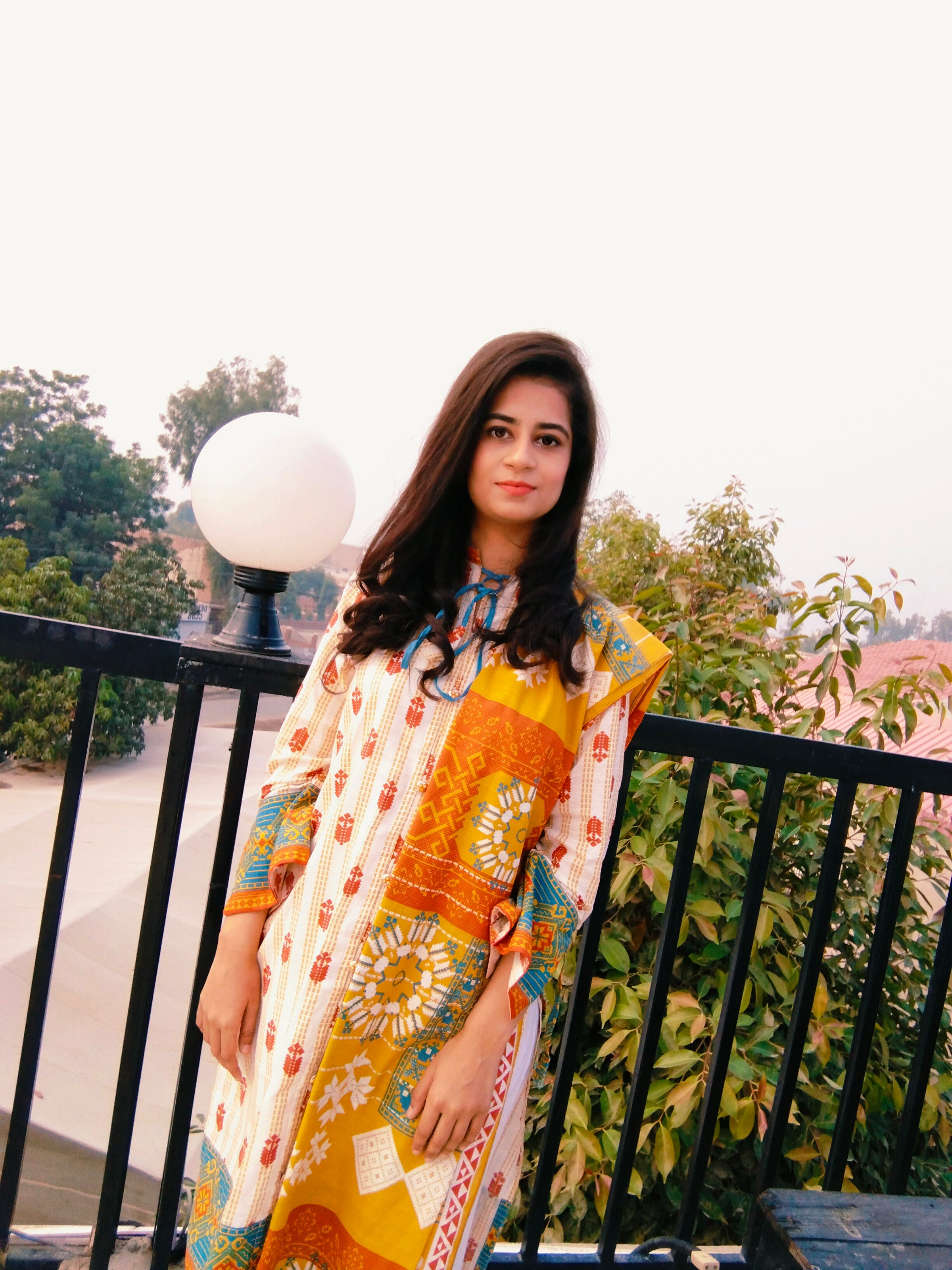 Nida Sikandar – Medium