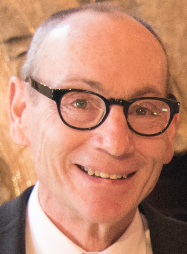 Andrew Singer – Medium