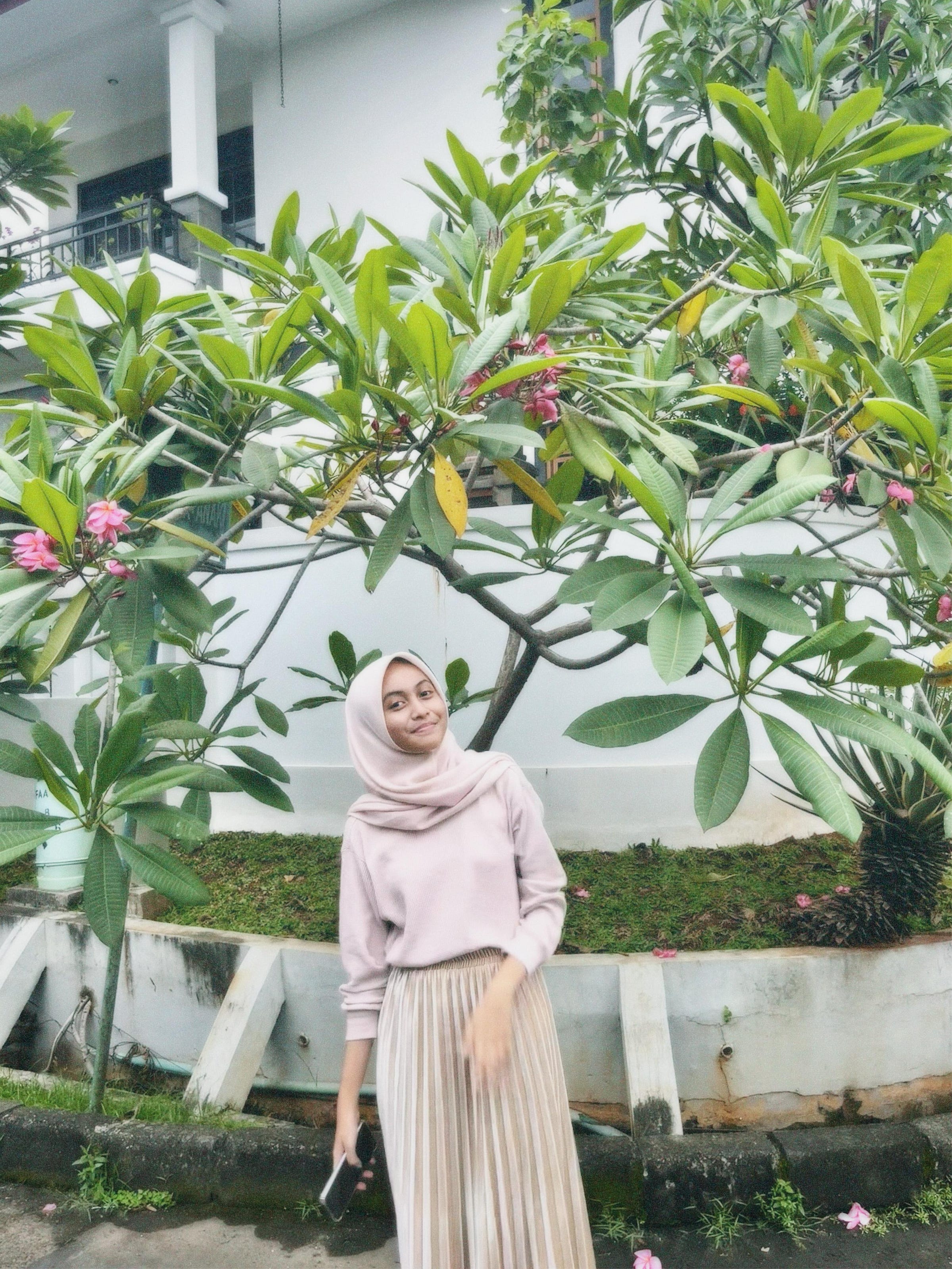 Danisha Alfarouk – Medium