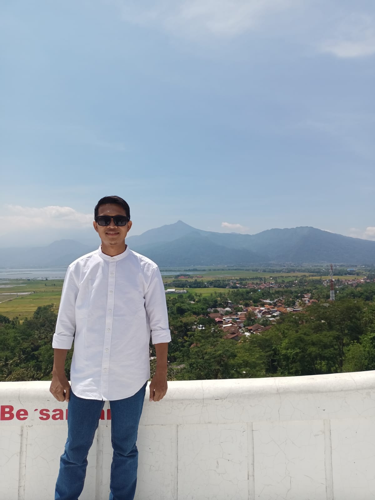 Moammar Hasan – Medium