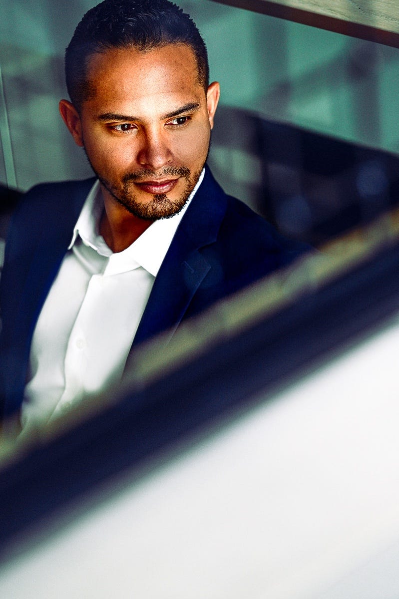 Luis McCoy – Medium