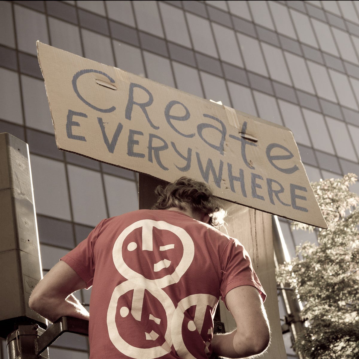 Mo Ismailzai – Medium