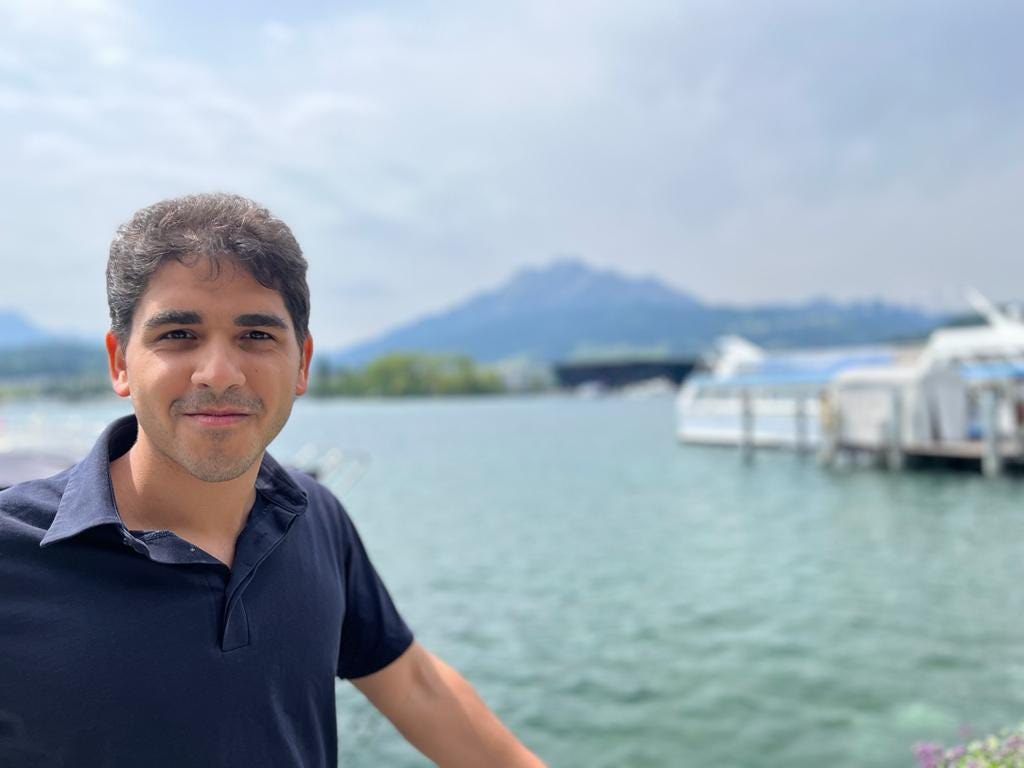 Max Medina – Medium
