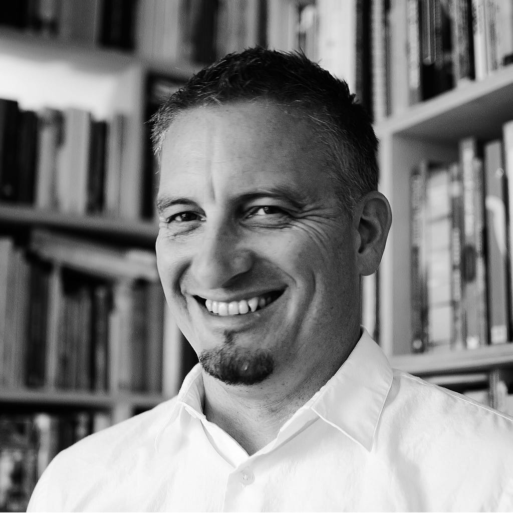 Martin Cleave – Medium