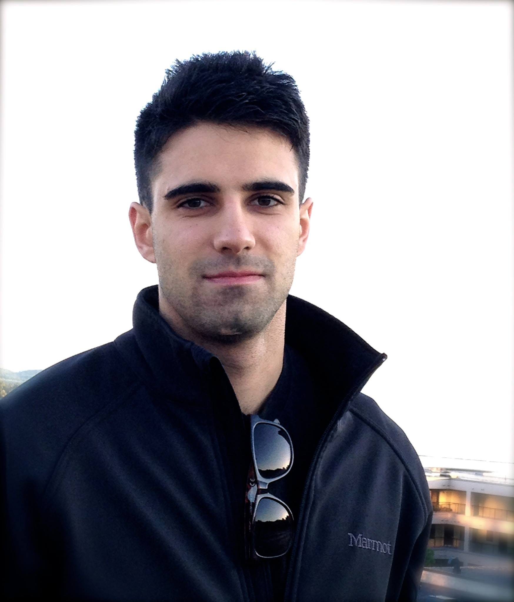 Andre Lyons – Medium