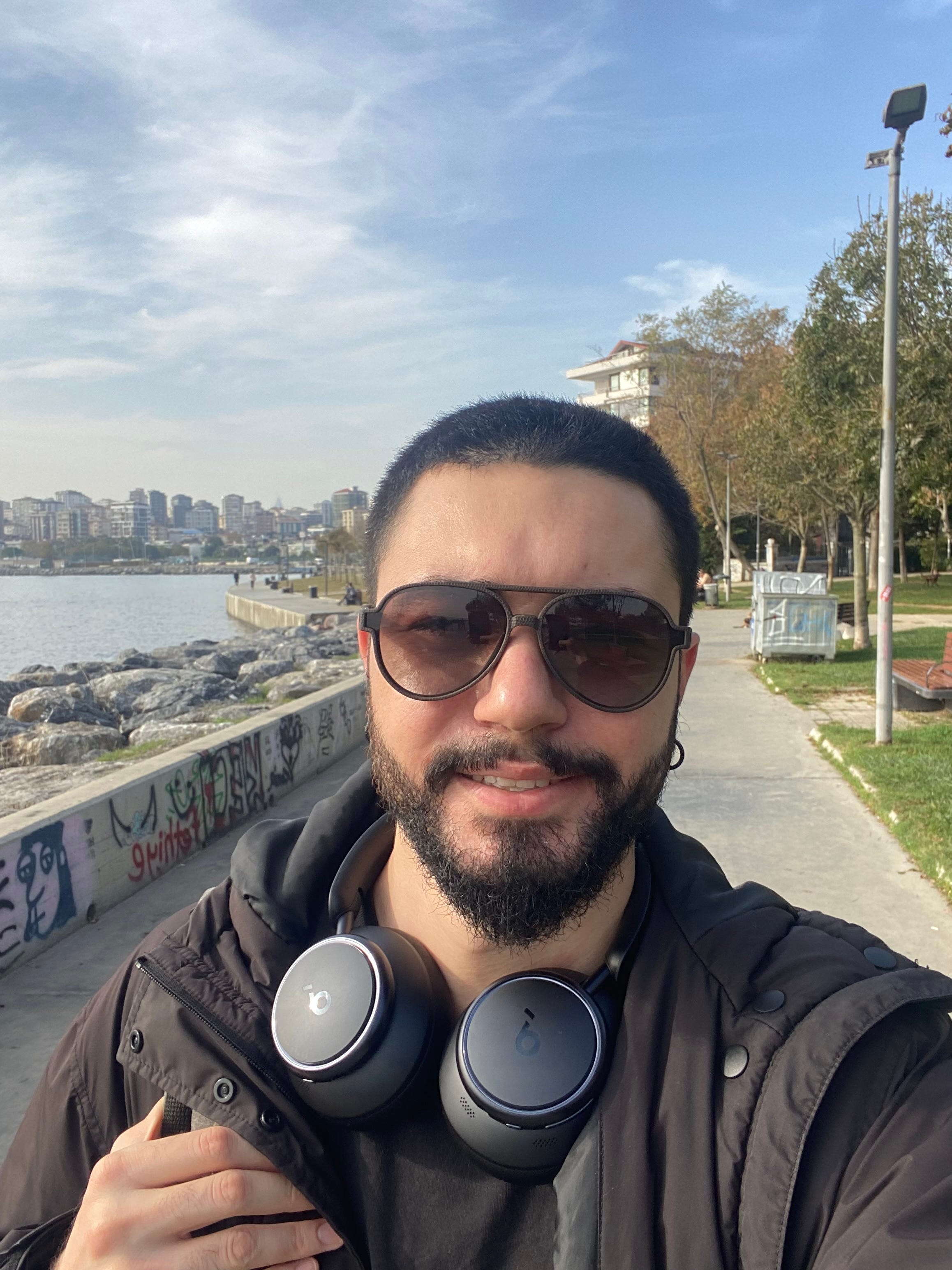 Yunus Ünver – Medium