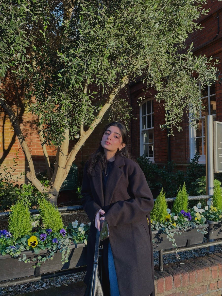 Tatheer Zehra Naqvi – Medium