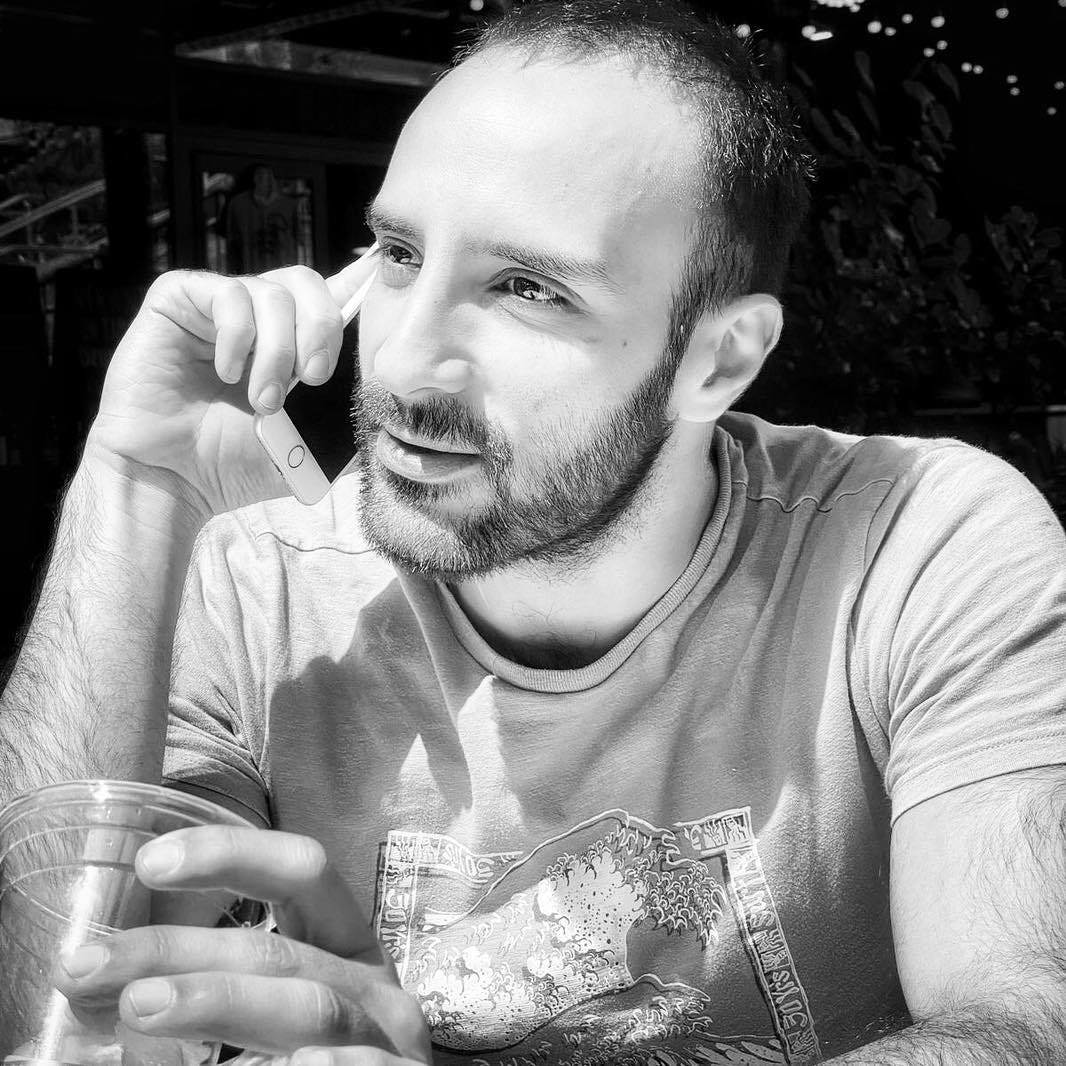 Kostas Kapetanakis – Medium