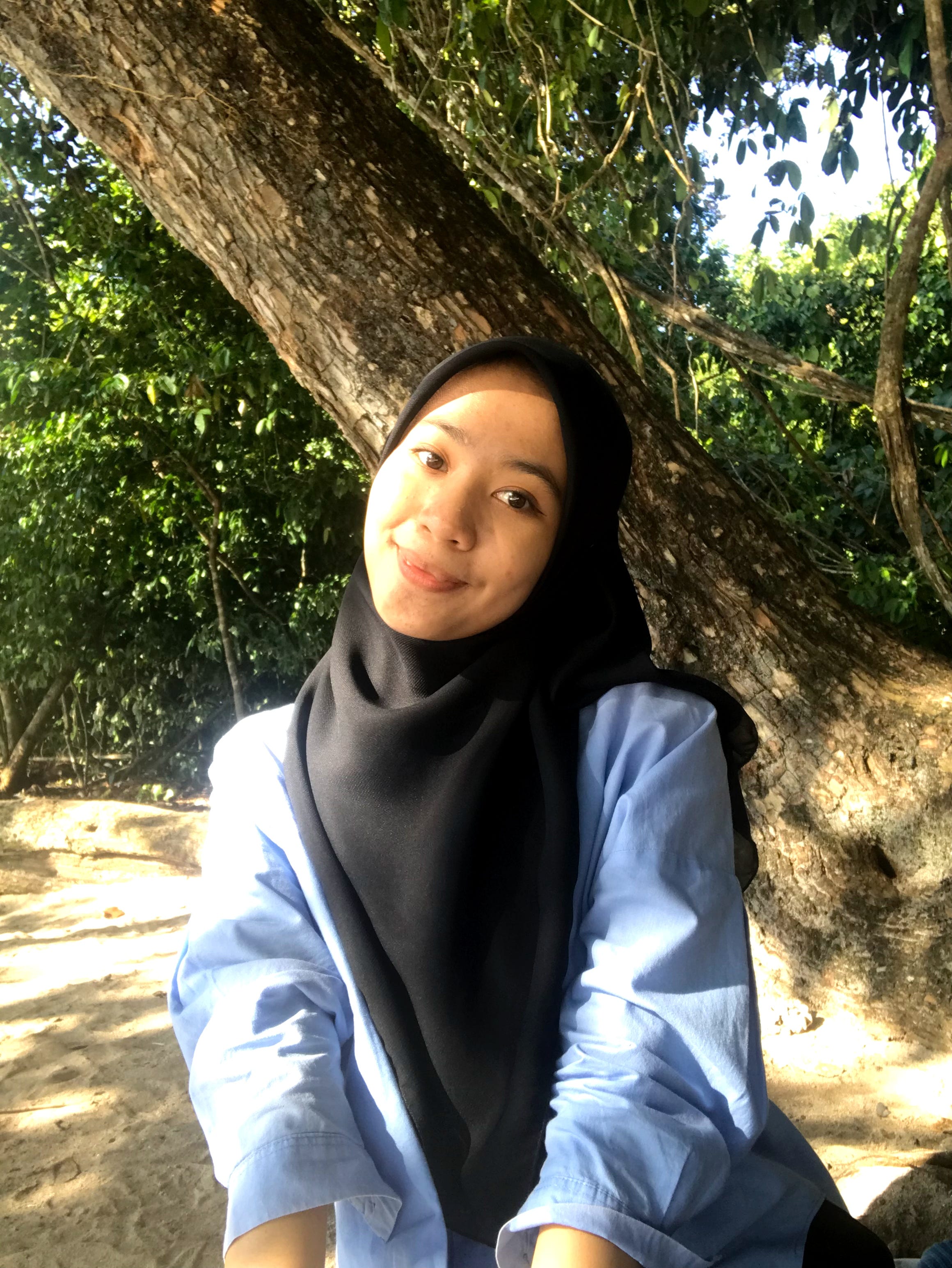 Nida Zahra – Medium