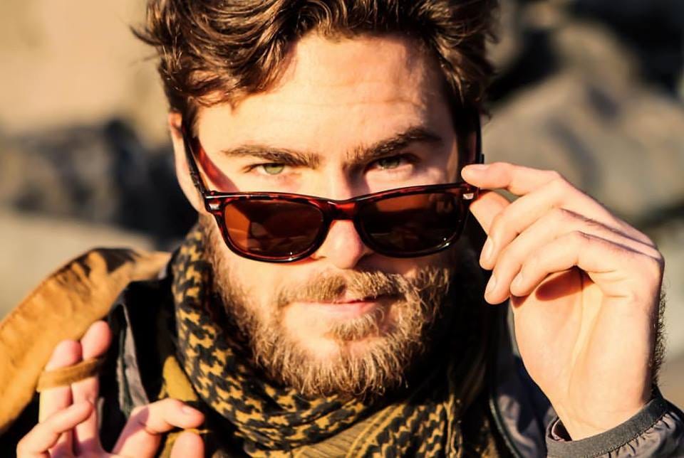 Charlie Cavell – Medium