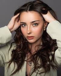 Emma Jessica – Medium