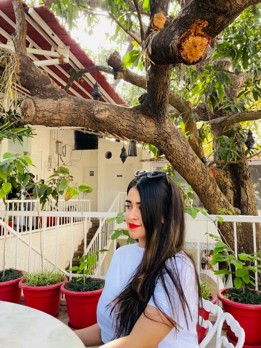 Alivia Banerjee – Medium