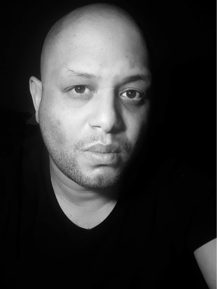 Tony Harvey – Medium