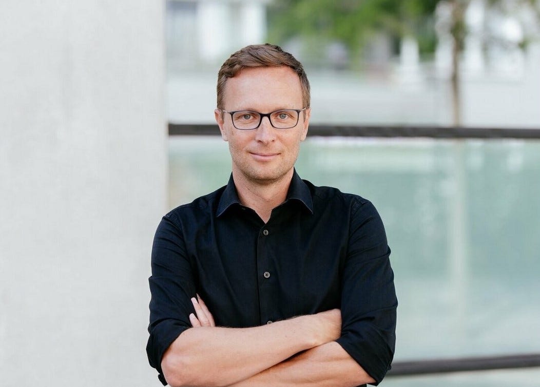 Roger – Medium