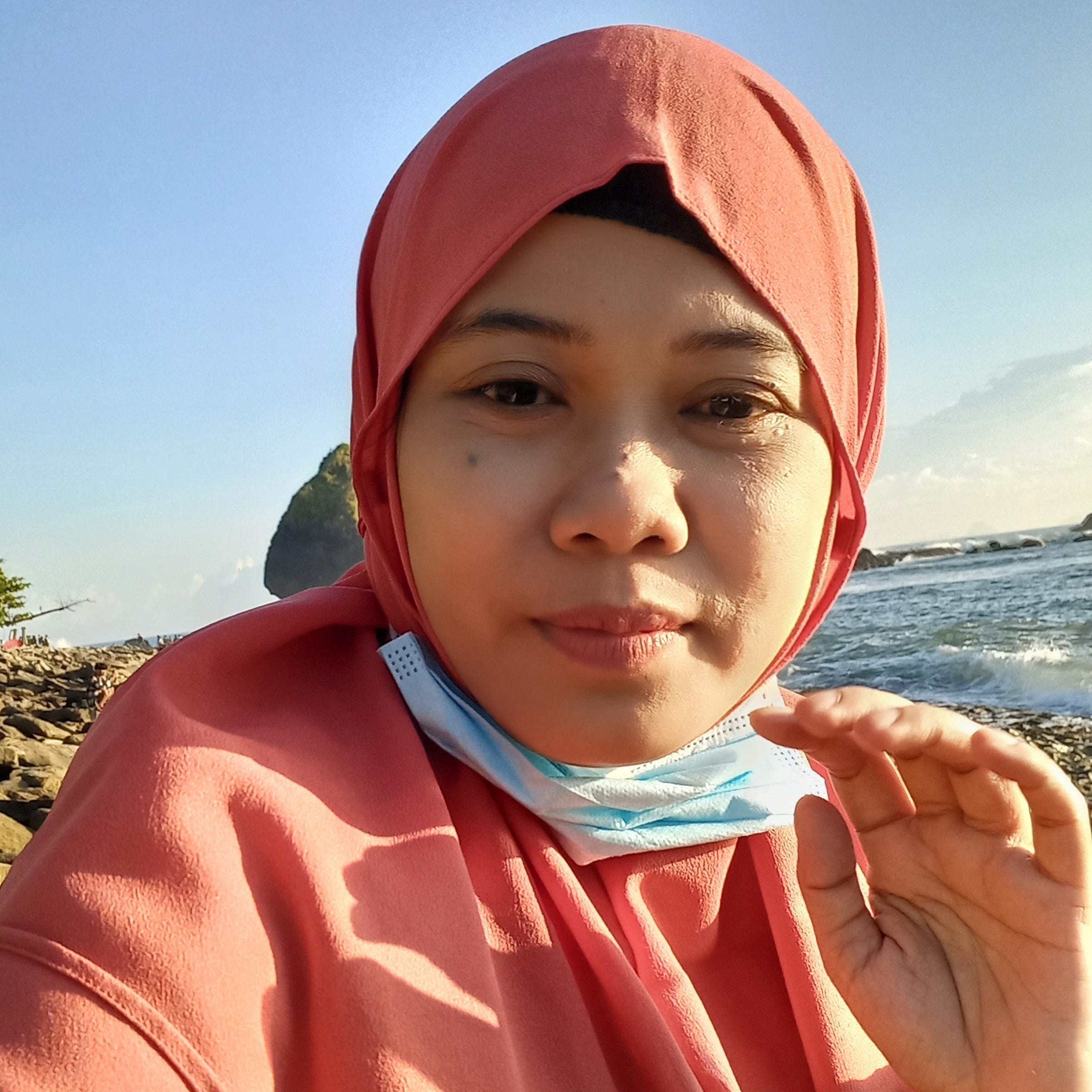 Yuli Astutik – Medium