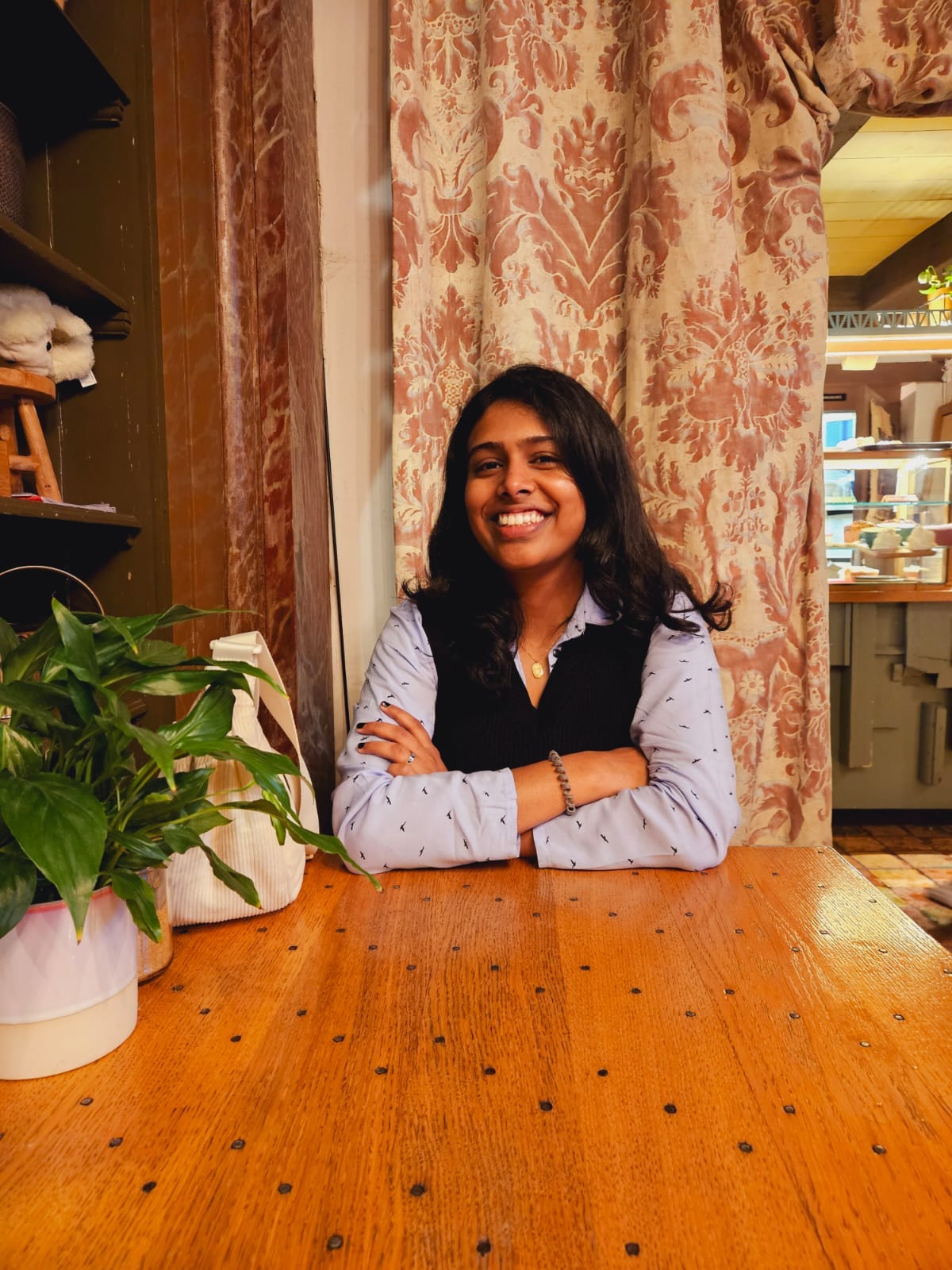 Aksa Thomas – Medium