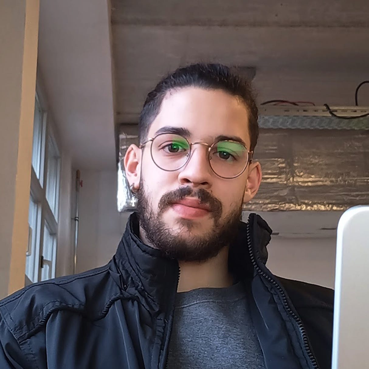 Vitor Abreu – Medium