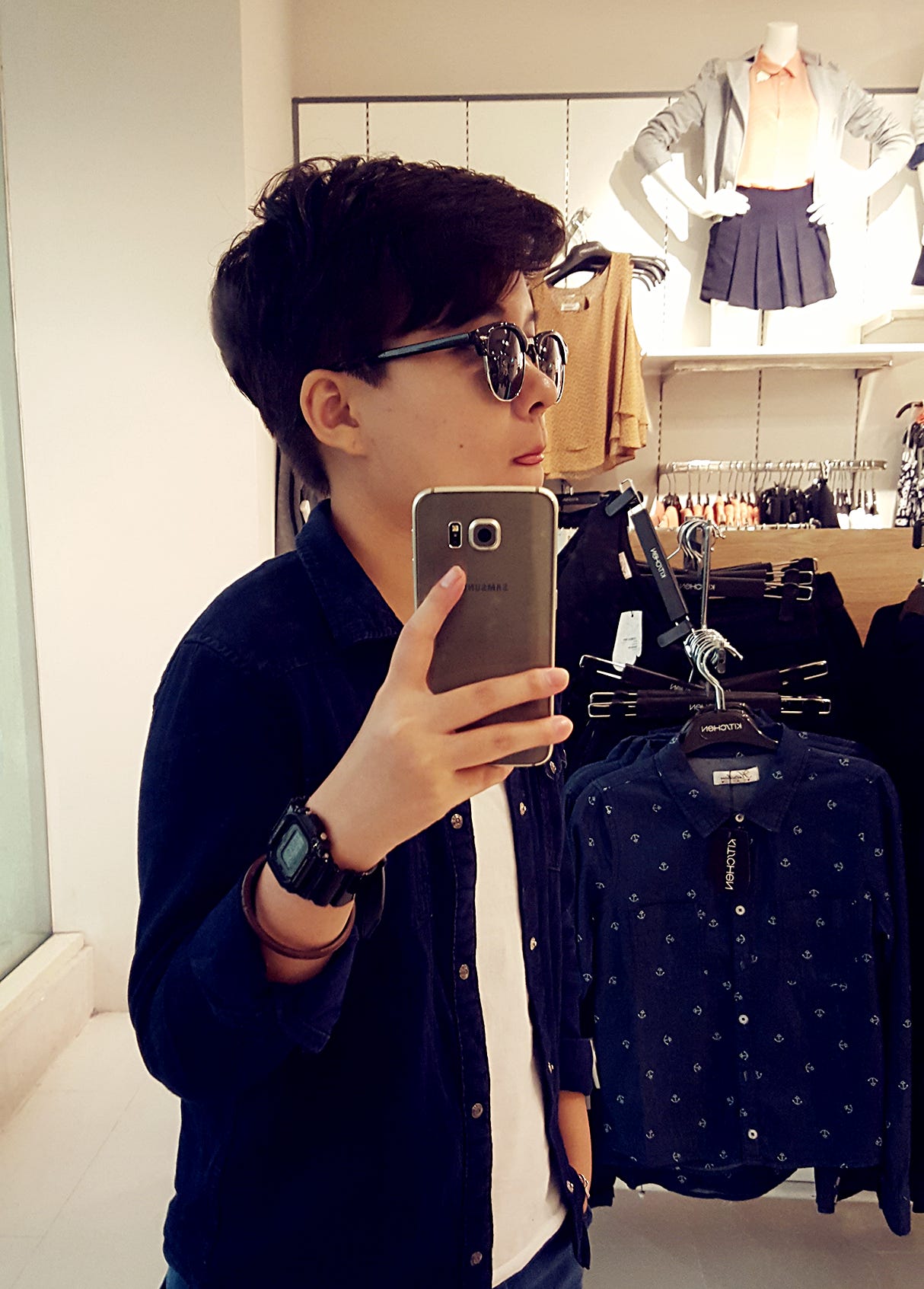 Louis Tee – Medium