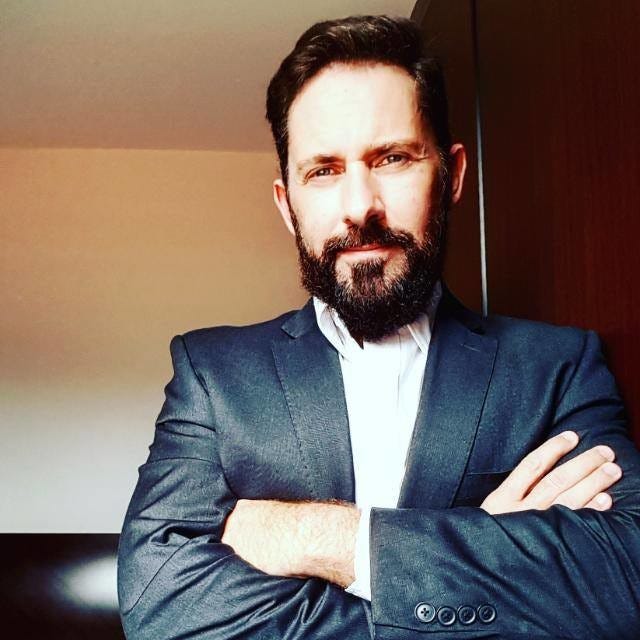 Luciano Adamiak – Medium