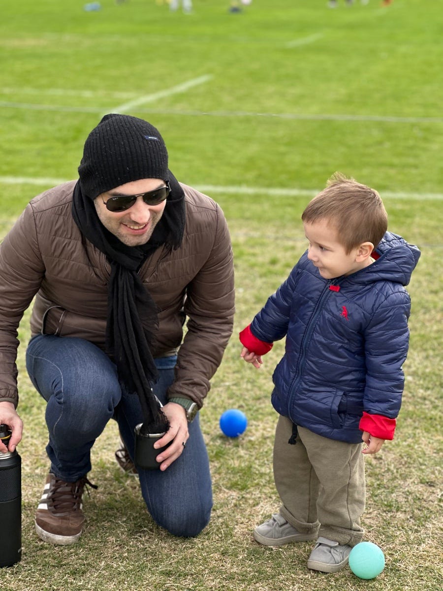 Hernán Connell – Medium