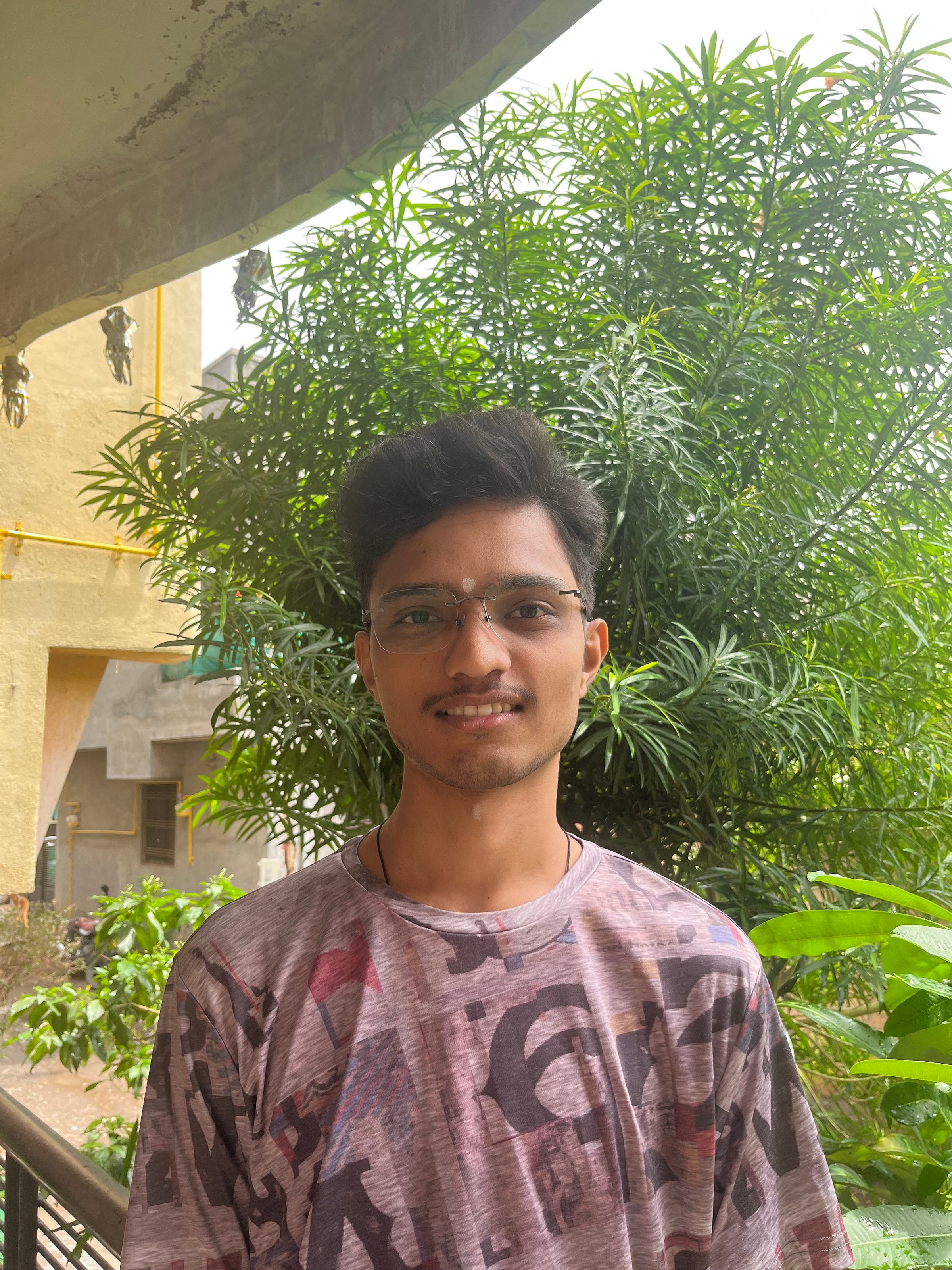 Om Londhe – Medium