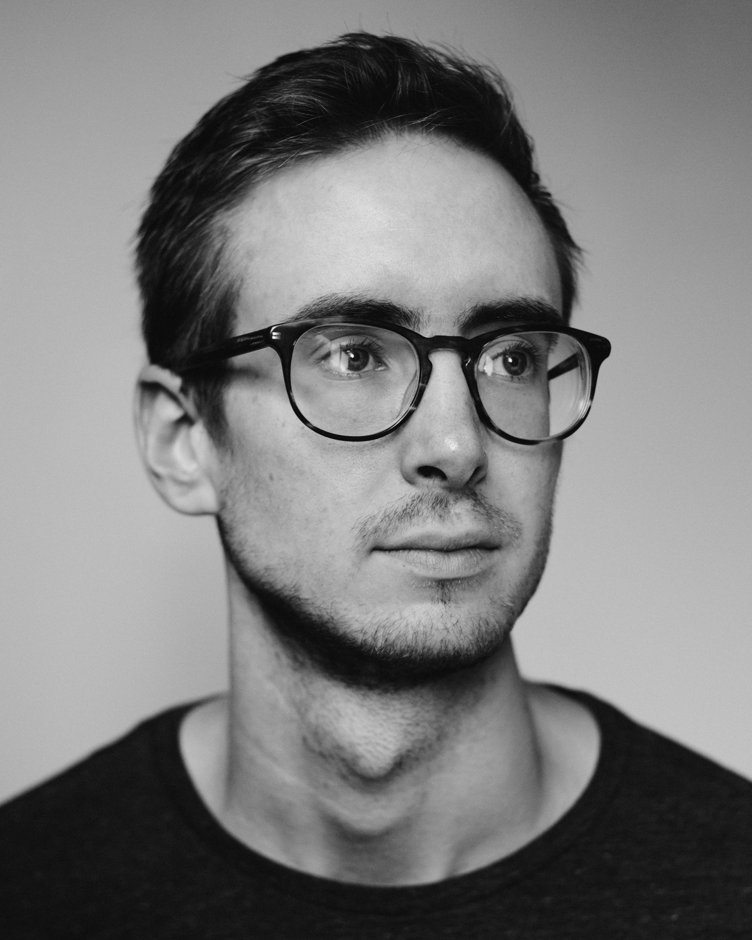 Luke Schram – Medium