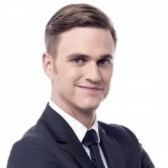 Adam Stolz – Medium