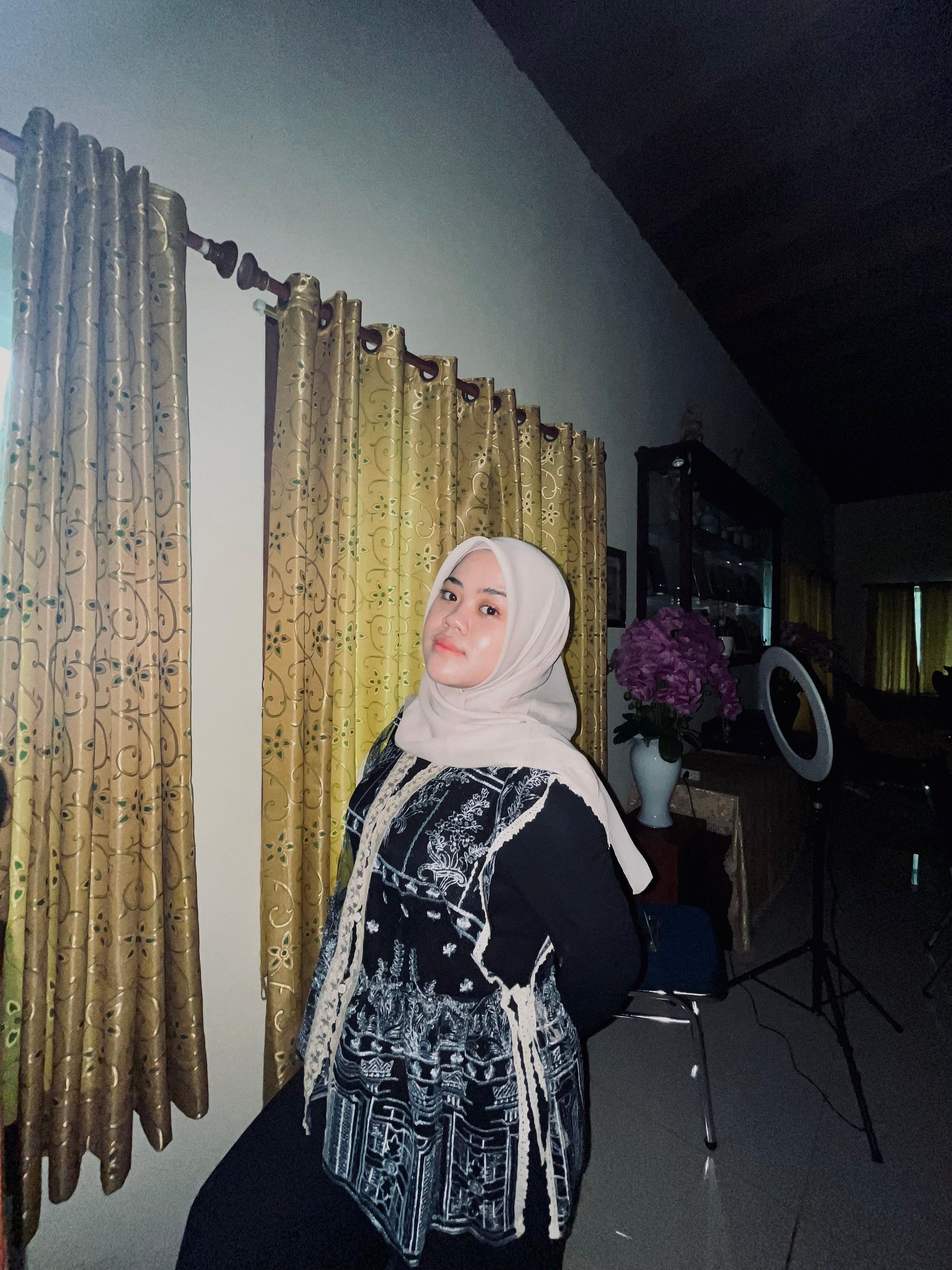 Ravika Sandra – Medium