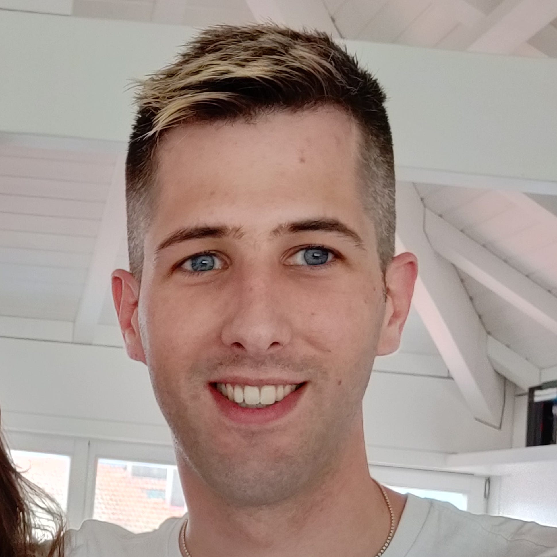 Louis Jolly – Medium