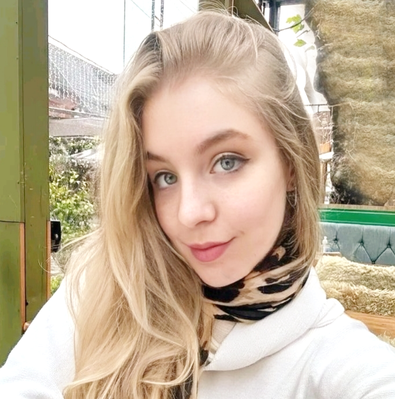Valeria Morris – Medium