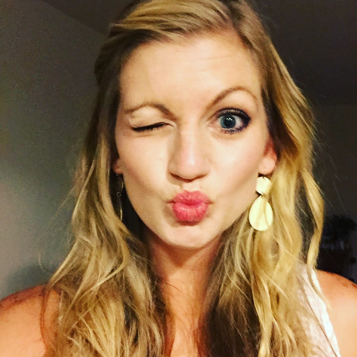 Elizabeth Meg – Medium