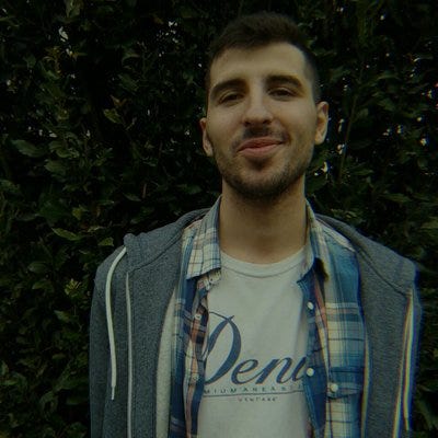 Tomás – Medium