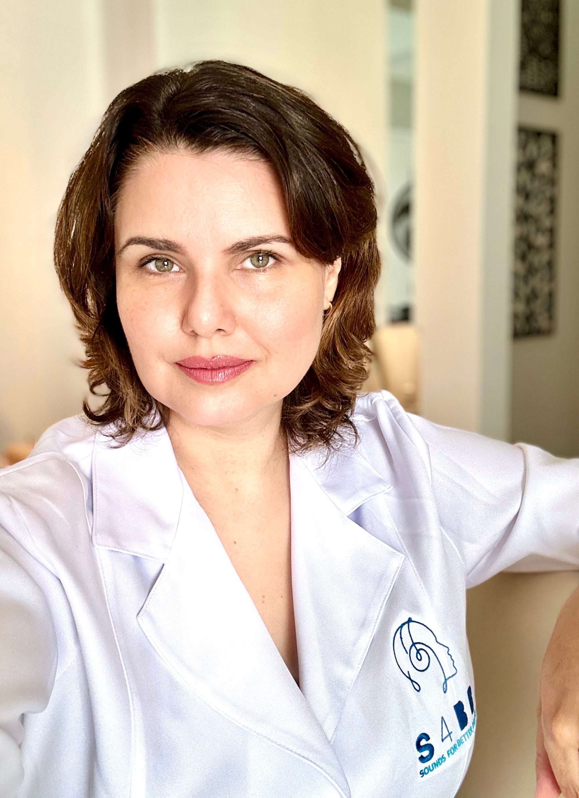 Elisabeth Bueno de Camargo – Medium