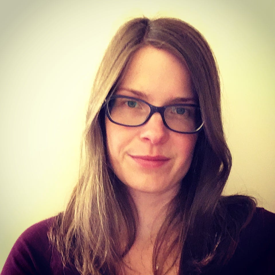 Lili Török – Medium