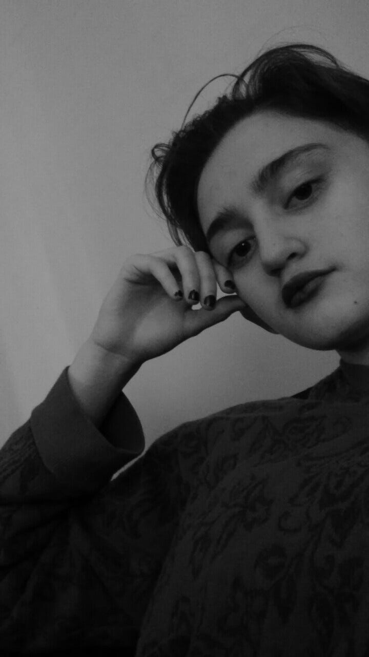 Tania Che – Medium