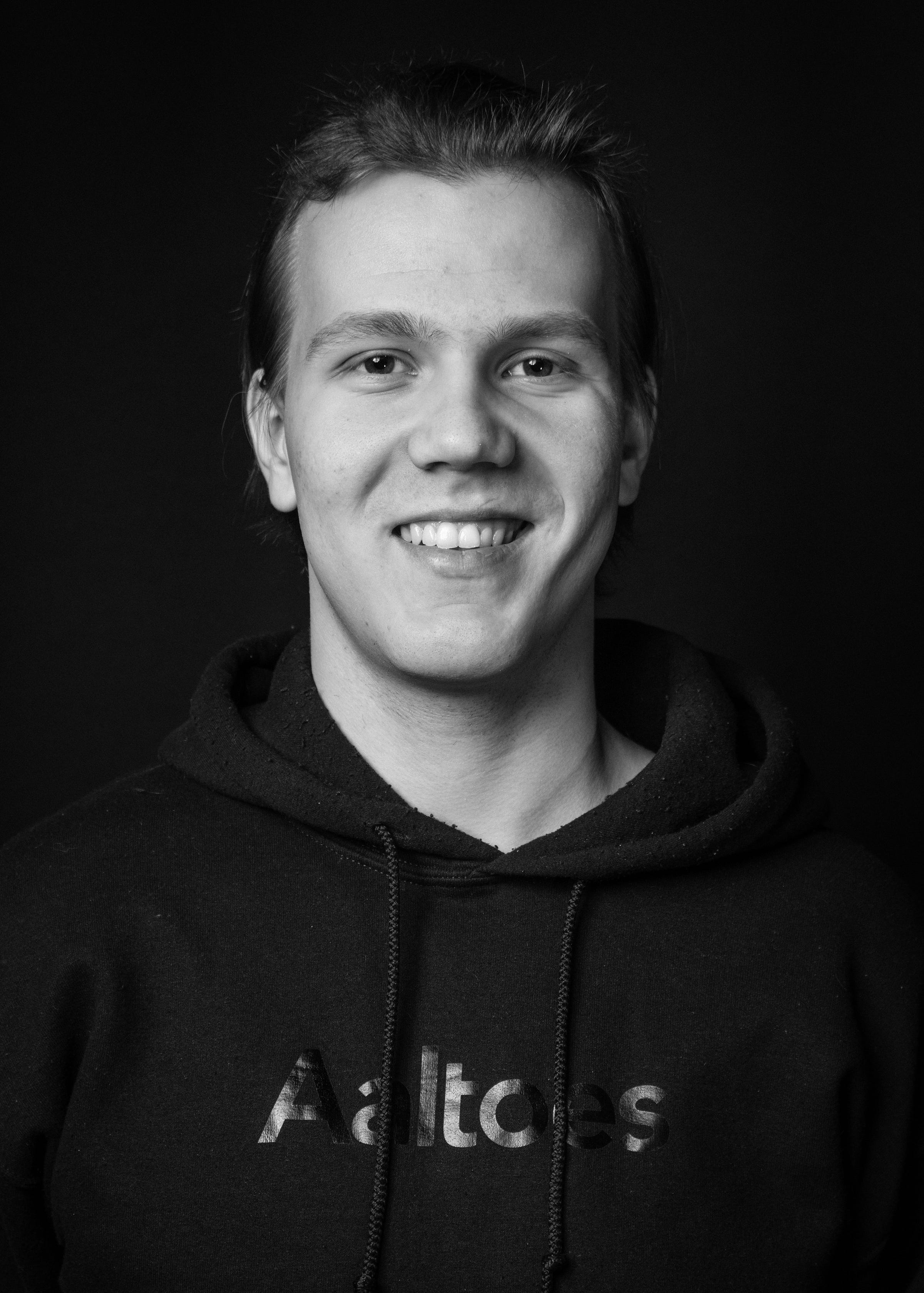 Aleksi Löytynoja – Medium