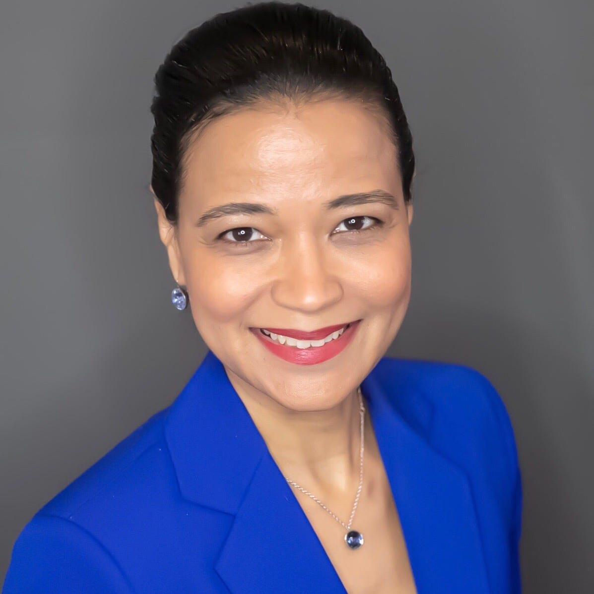 Luz Minaya – Medium