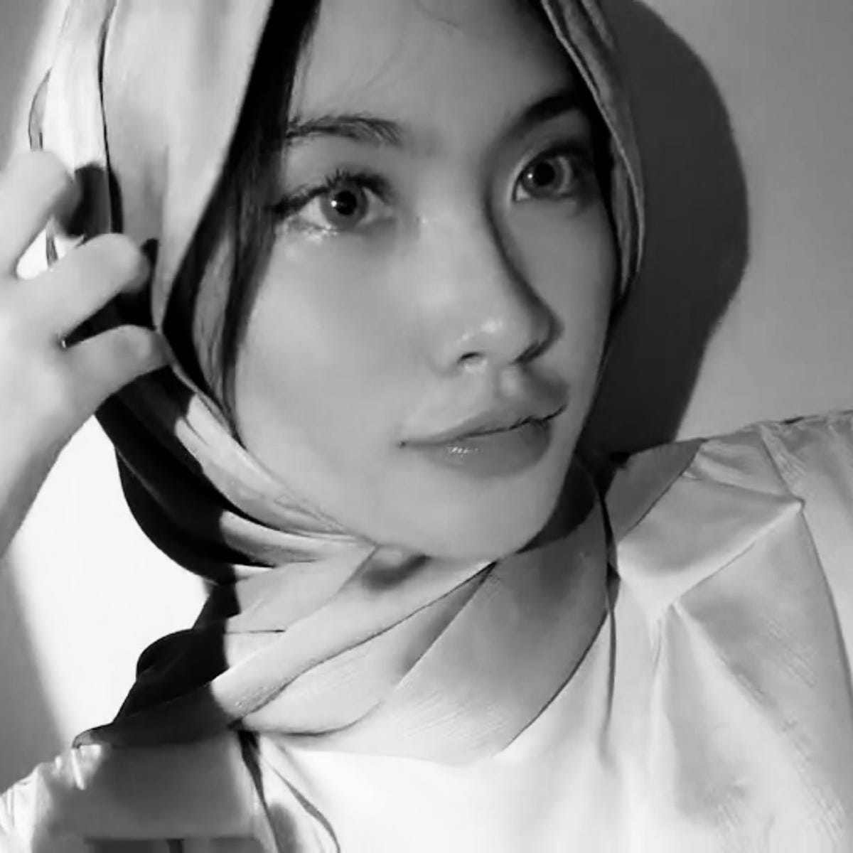 Livia Elvarian – Medium