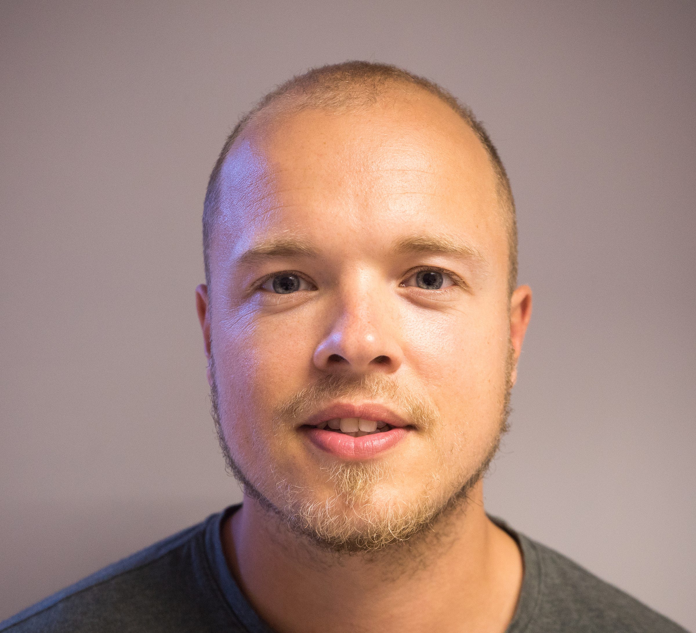 Alex Kennedy – Medium