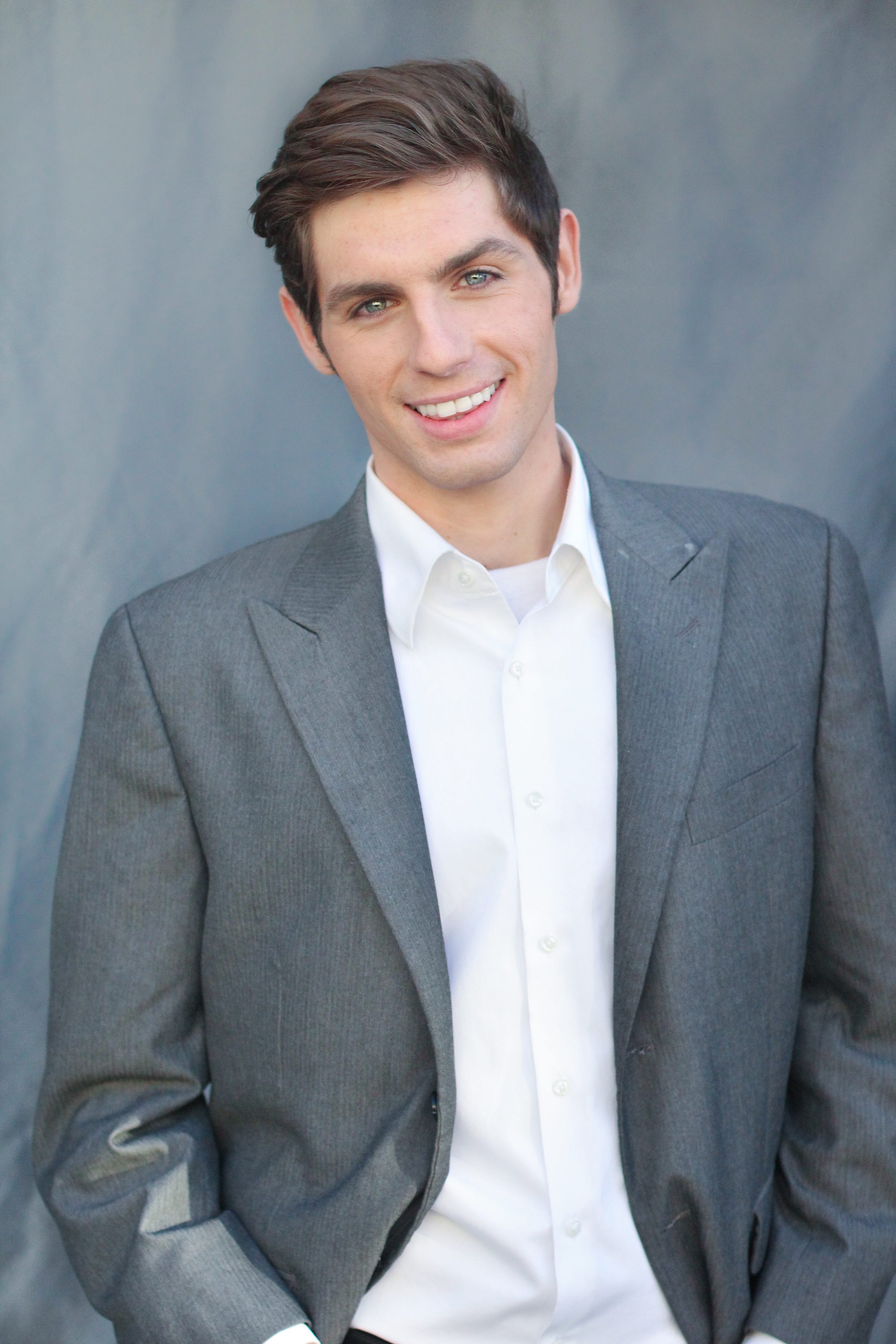 Elliot James – Medium