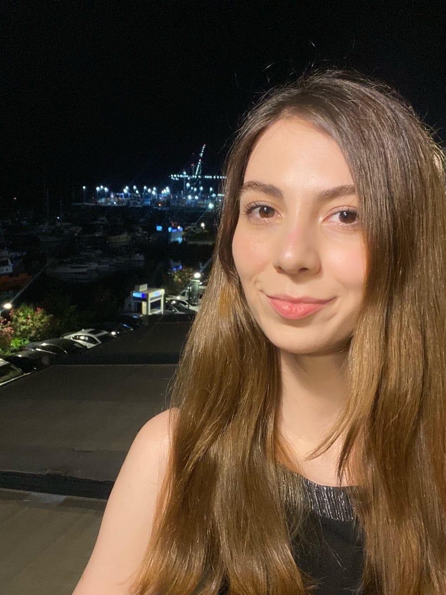 Esra Kuru – Medium