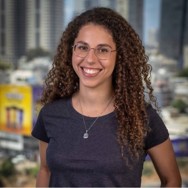 Shira Ayal – Medium