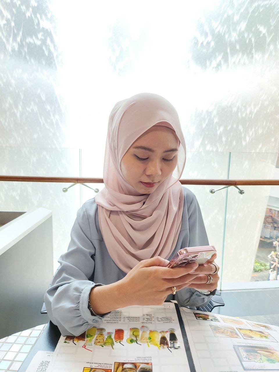 Iffah Ezekli – Medium