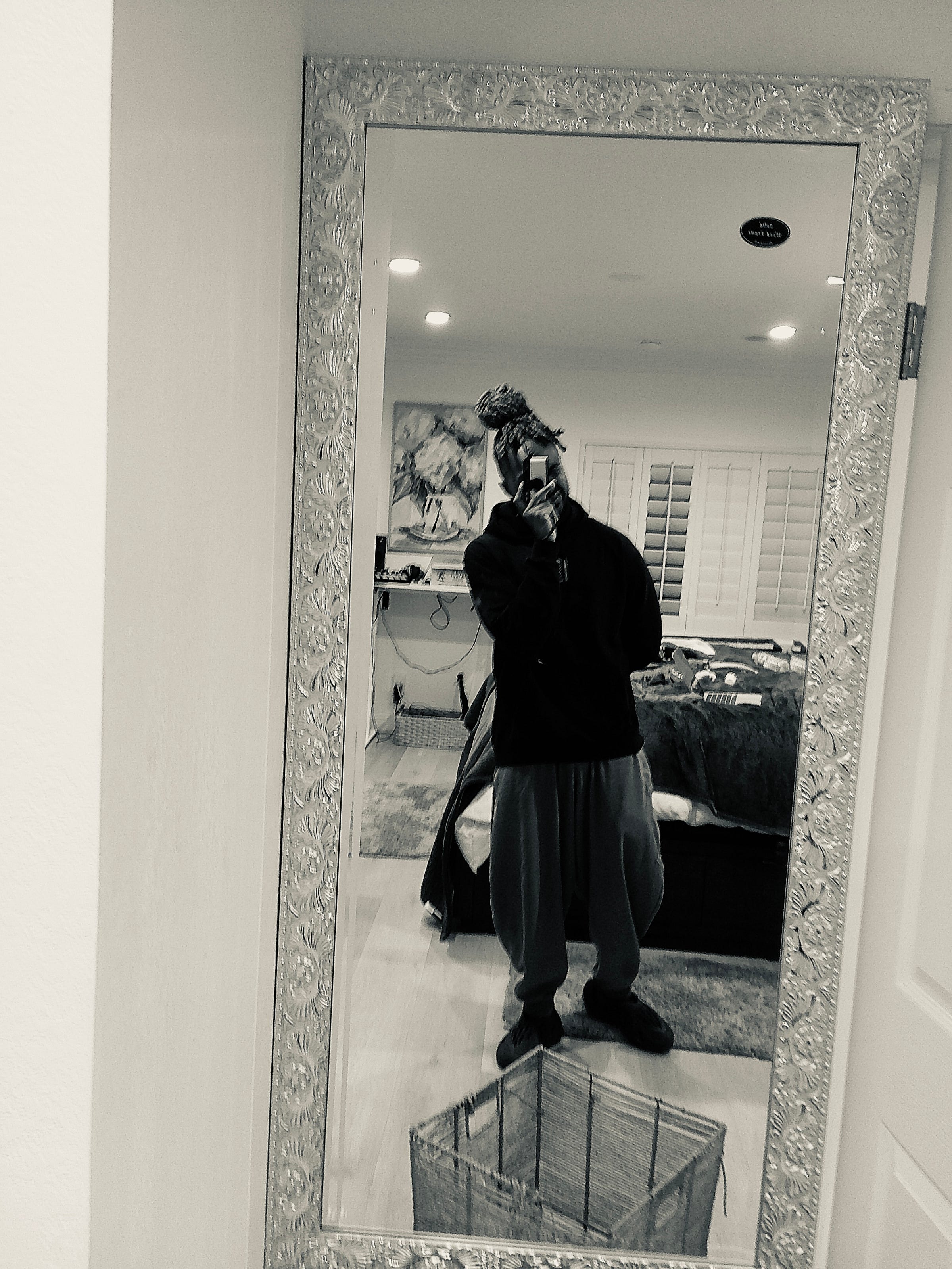 Lee Wolfé – Medium