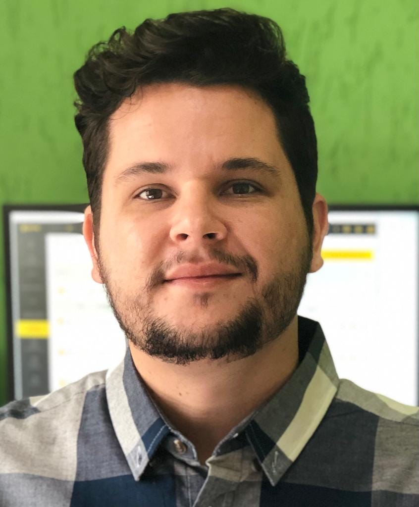 Alessandro Rodrigues – Medium