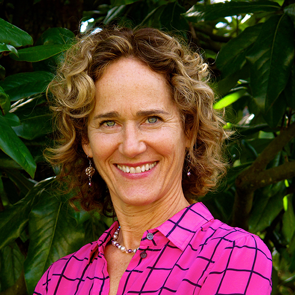 Estelle Brodeur – Medium