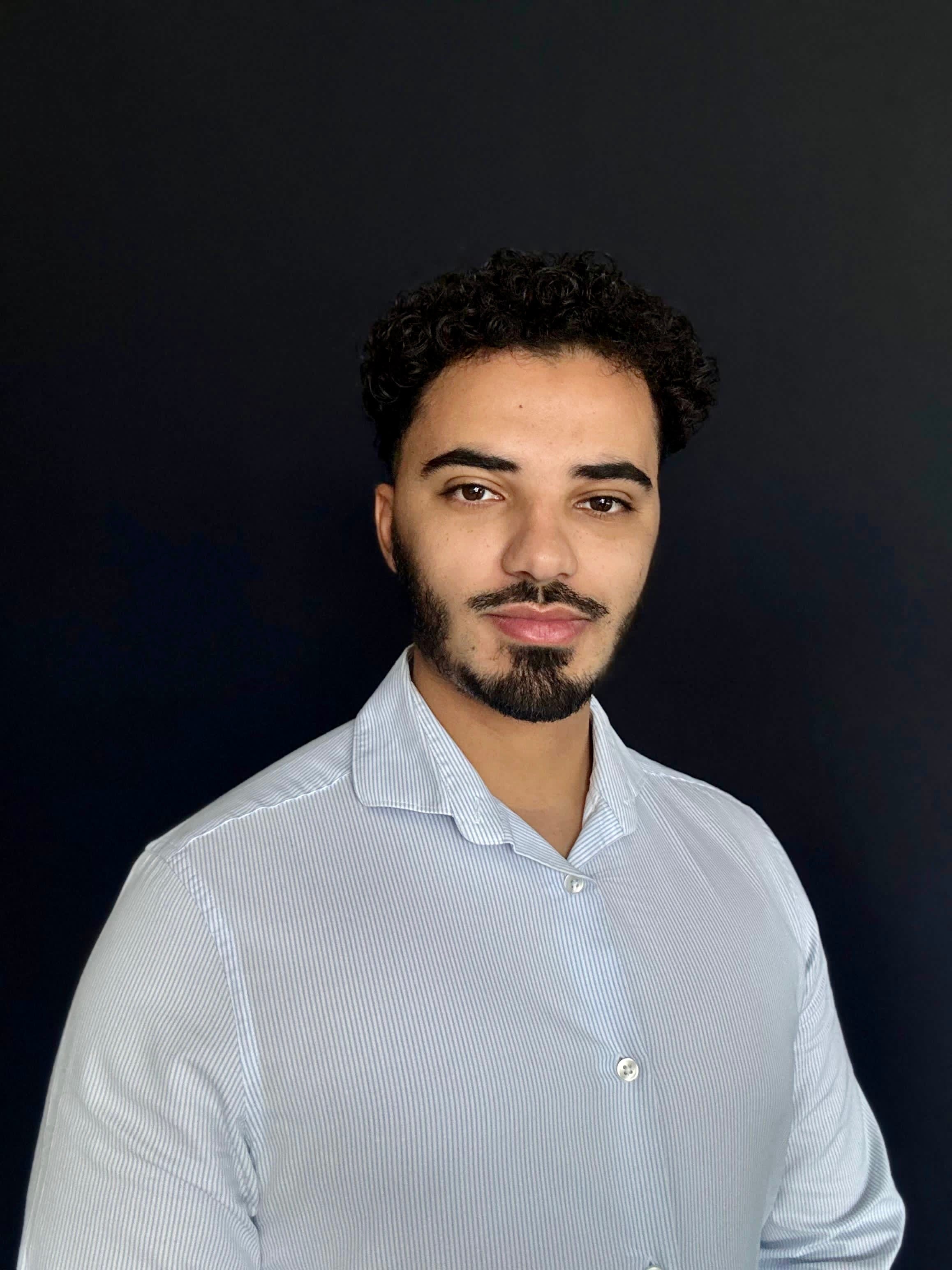 Younes L. – Medium